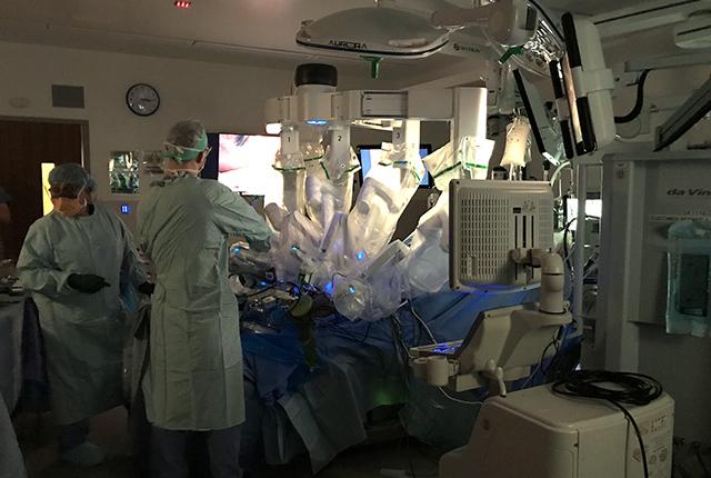 Robotic surgery leads to faster recovery time - UW Medicine | Newsroom
